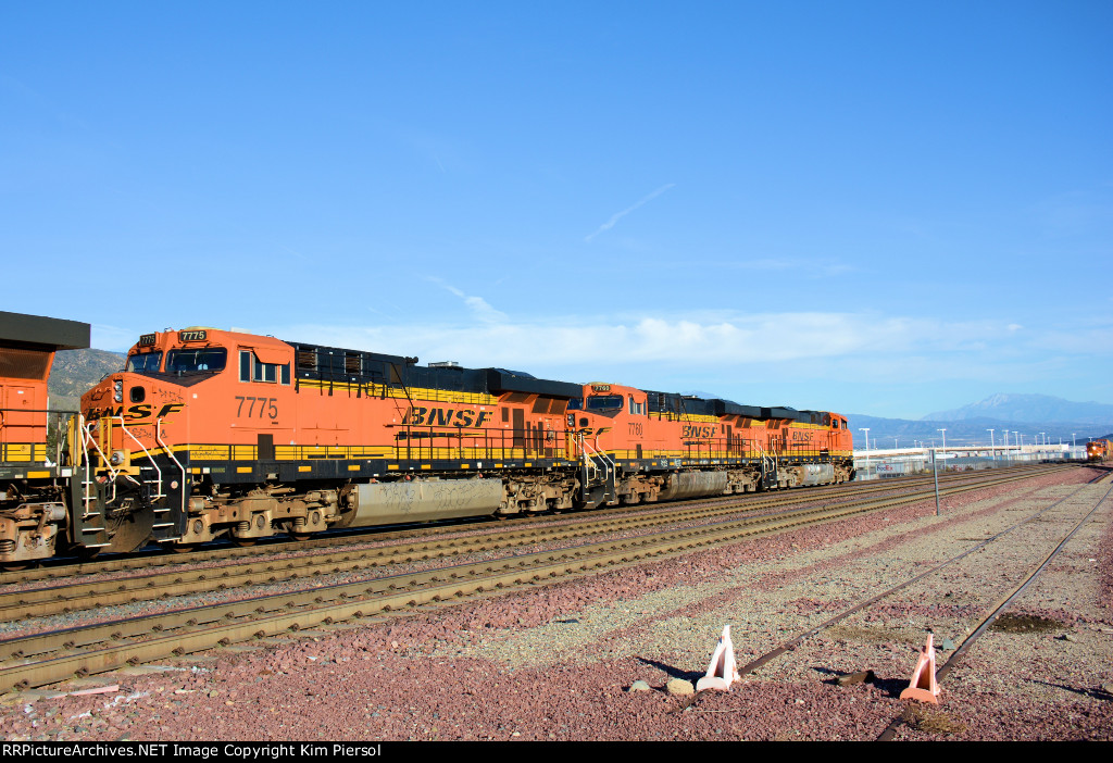 BNSF 7775